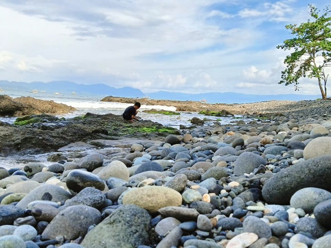 Pantai Cikembang di Cisolok Suguhkan Pemandangan Eksotik - Sukabuminow.com